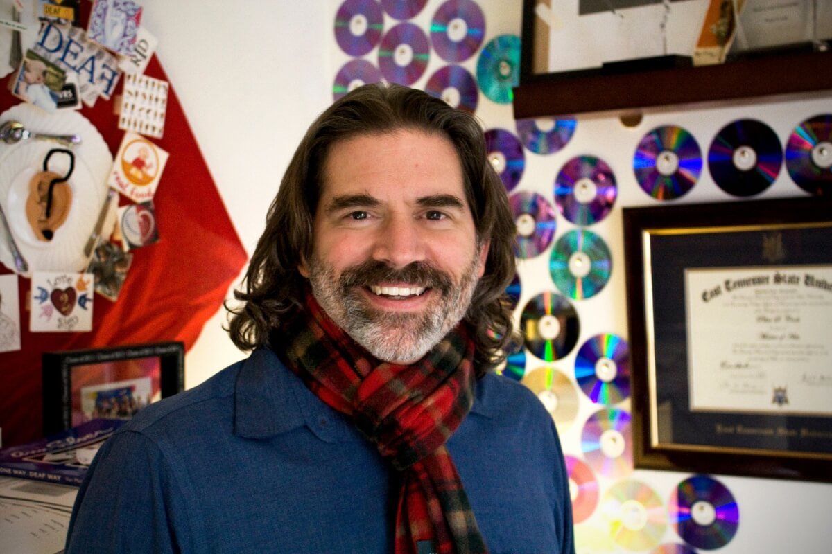 Deaf storyteller Peter Cook to perform at Maryville College Feb. 1